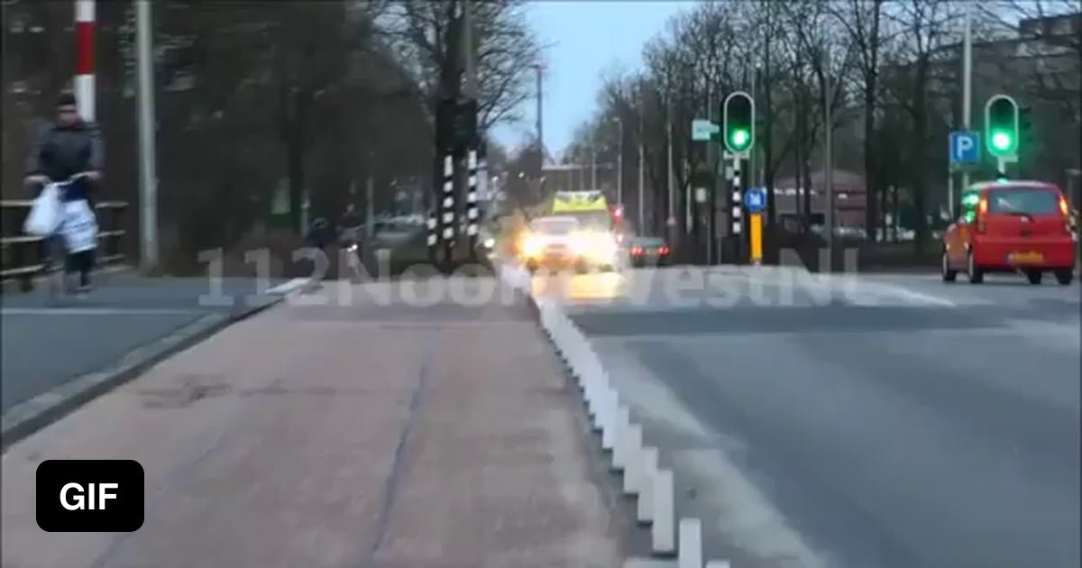 Kia Fails to Pull Over for Emergency Vehicle - 9GAG