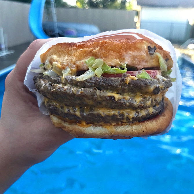 Gosh, what a burger ️ 🍔 credit: content creator - 9GAG