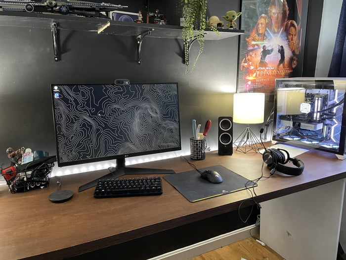 Black and white setup with some brown and a little bit of green - 9GAG