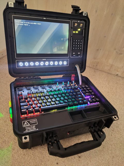 Portable Raspberry Pi 3b Arch Linux Cyberdeck by cyzoonic - 9GAG