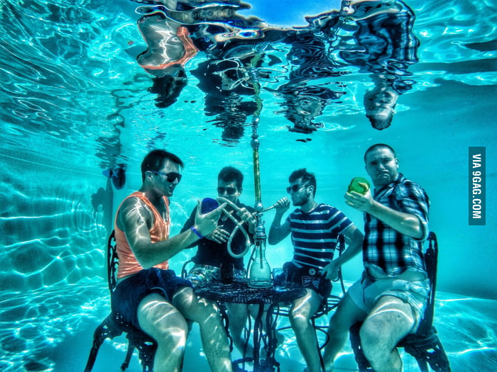 Chilling with my buddies, smoking and drinking... Underwater - 9GAG