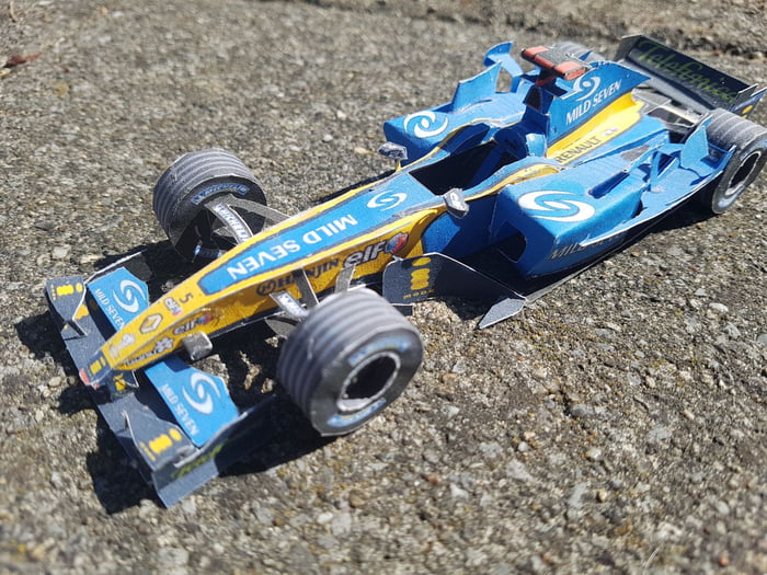 2005 Renault R25.... In Paper! (Car #16) - 9GAG