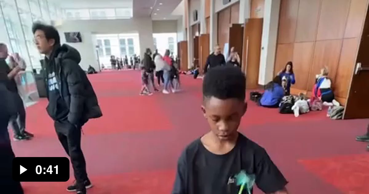 A Youngster Masters the Art of Yo-Yo - 9GAG