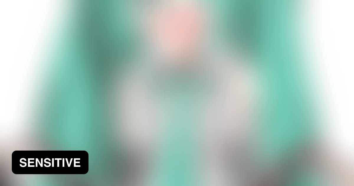 Miku sitting down - 9GAG