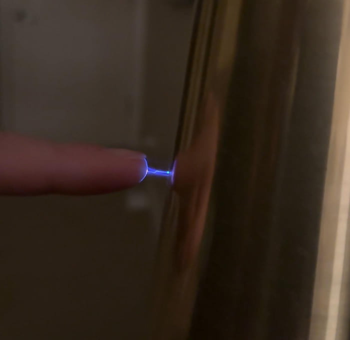 Static electricity ⚡️ - 9GAG