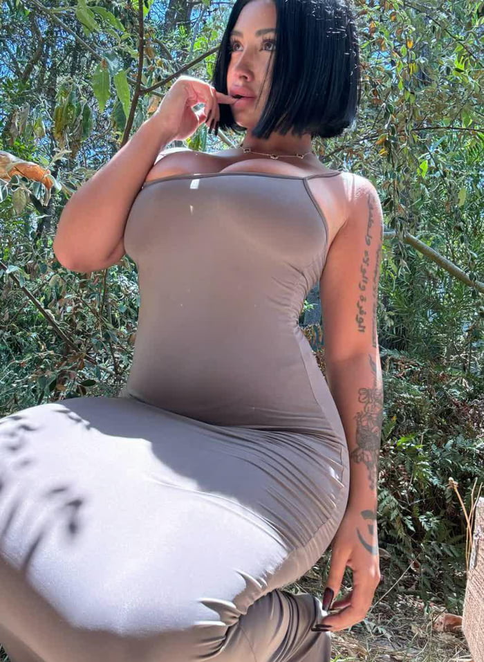 Thick college girl - 9GAG