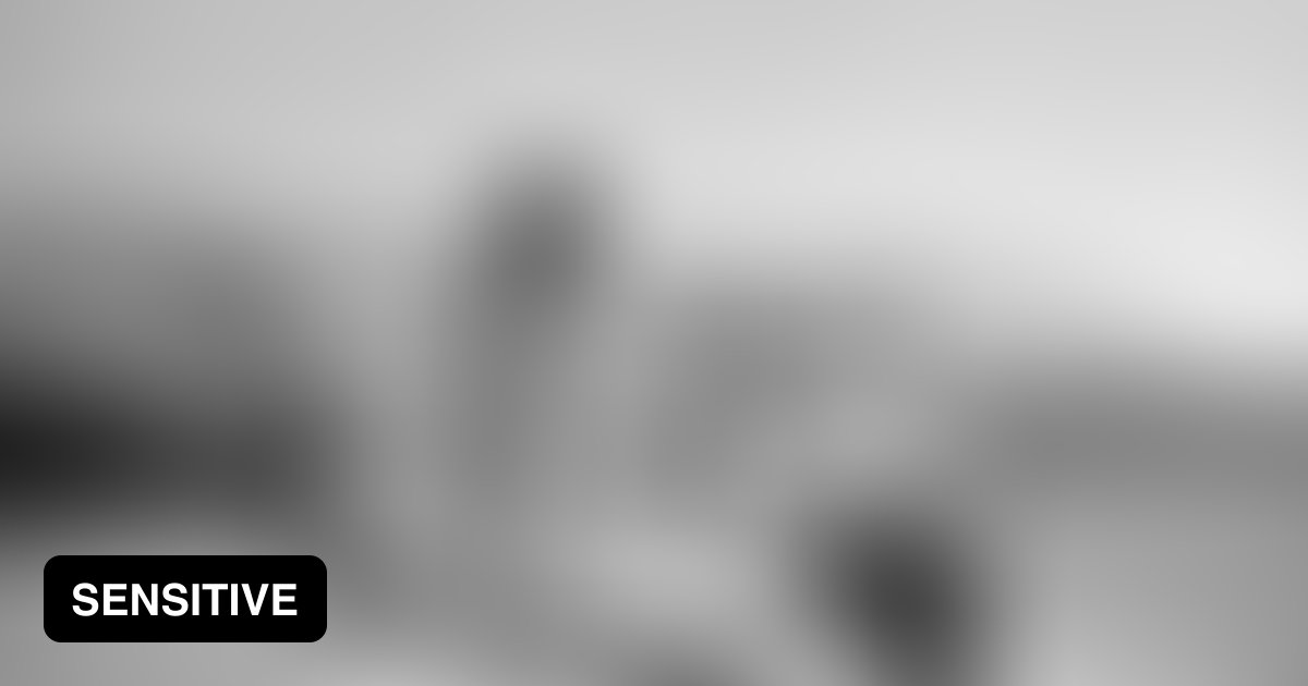 Julie Newmar at a promo shoot as Lola for the “Damn Yankees,” (1961) - 9GAG