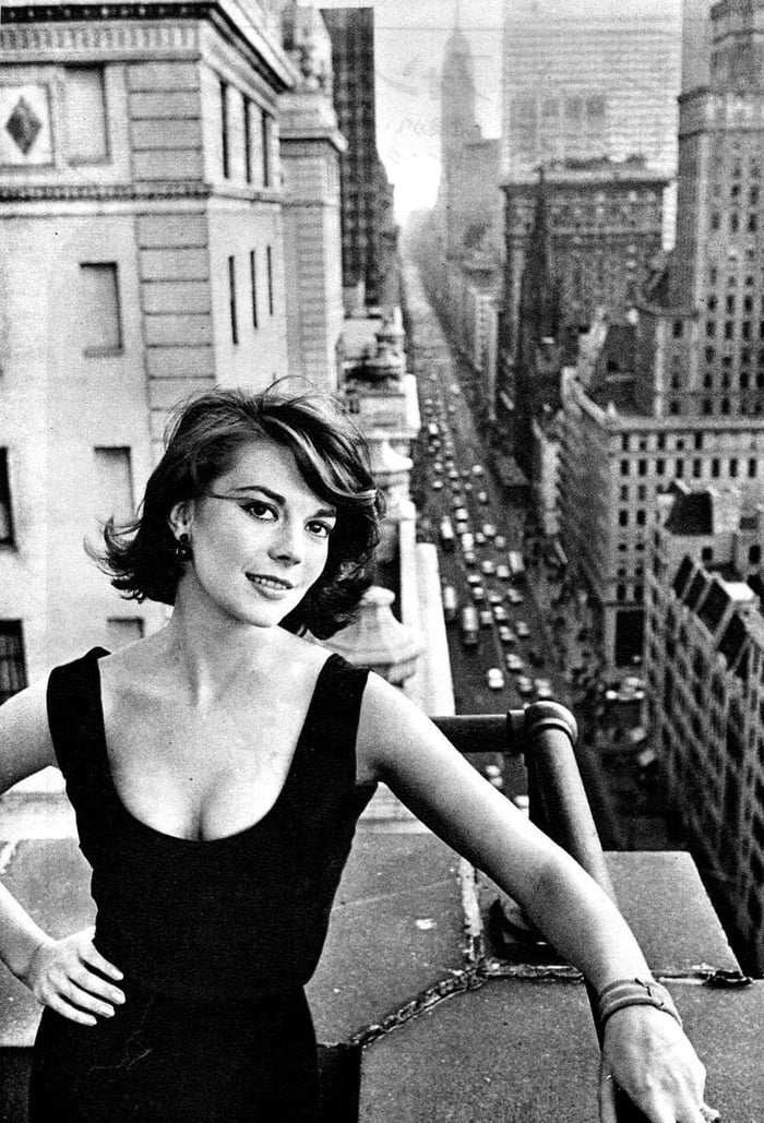 Natalie Wood photographed by William Claxton in New York City (1961) - 9GAG