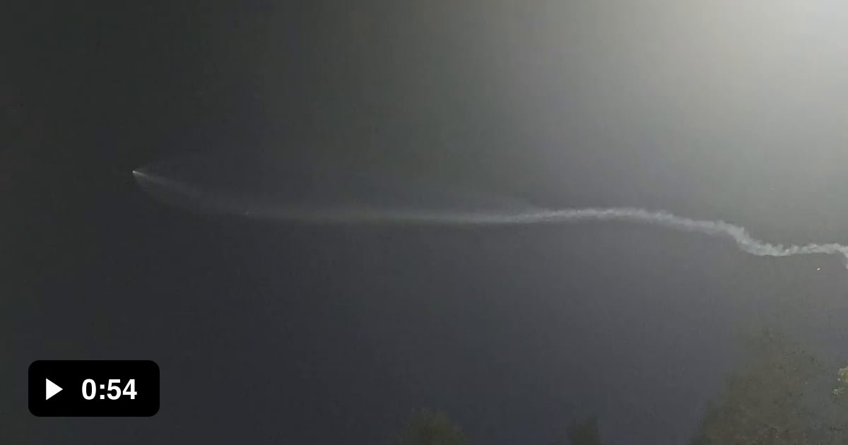 Starling rocket taking off and releasing satellites into the air - 9GAG