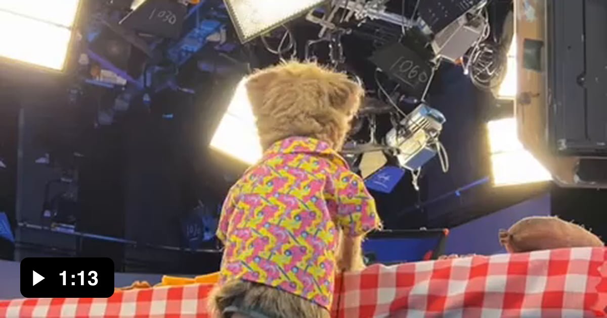 Puppet behind the scenes - 9GAG