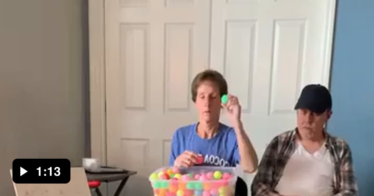 Fun little game for this cute old couple. - 9GAG