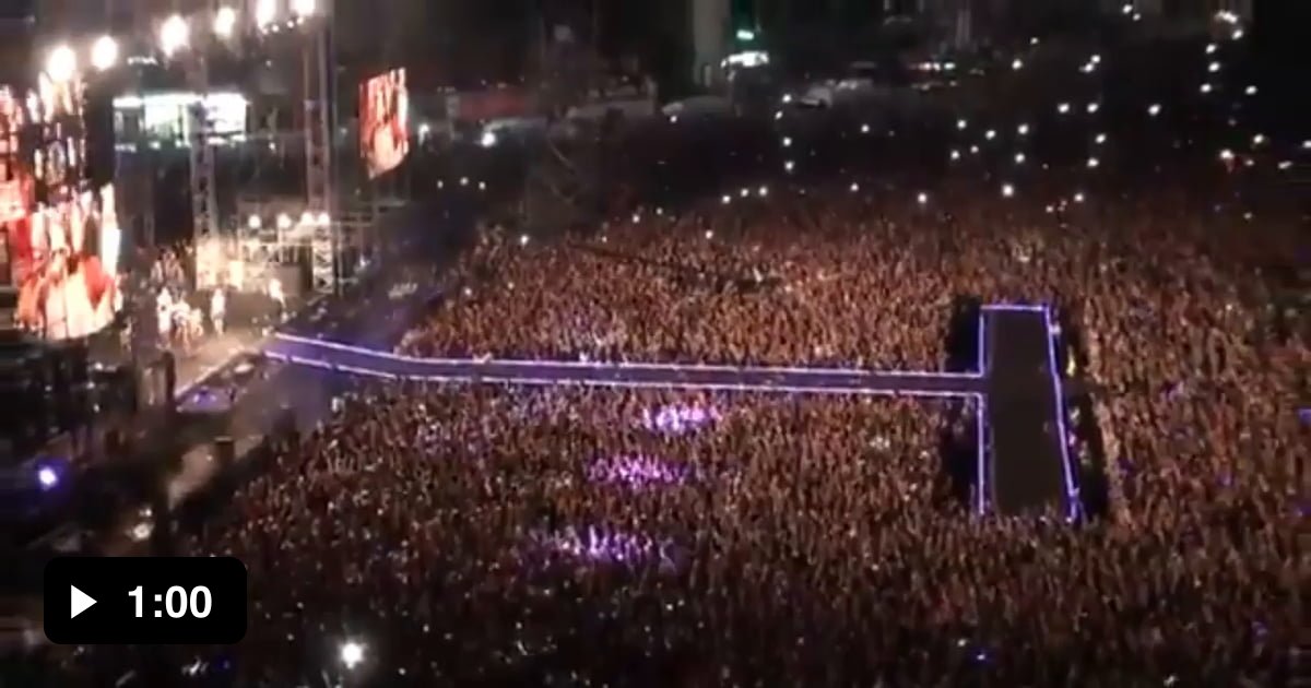 Massive crowd gathered for live performance of Gangnam Style in 2012 - 9GAG