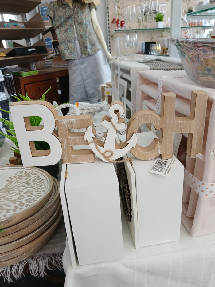 "Betch"..? Oh, of course, how stupid of me, "beach"! - 9GAG