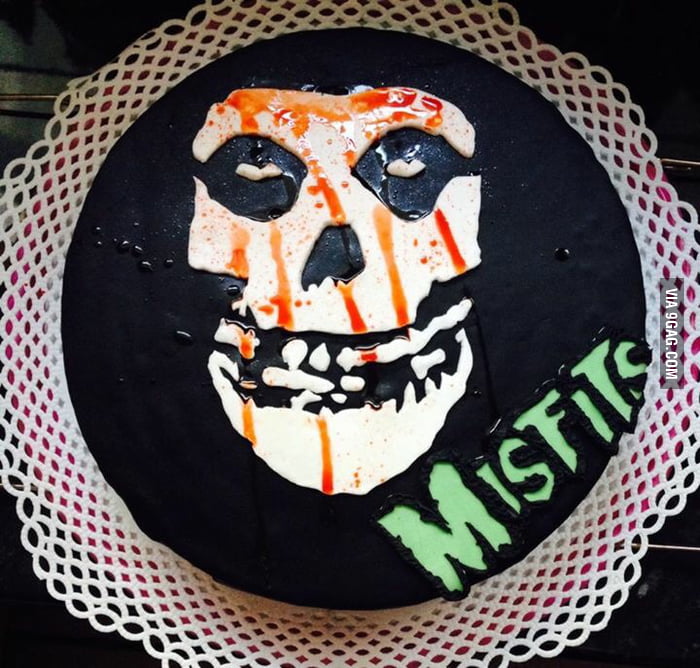 Misfits Bloody Punk Rock Cake - 9GAG