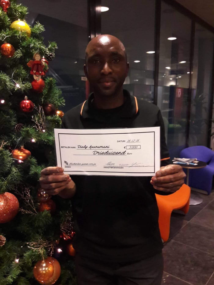 Students raised 3000€ for the library janitor to visit his mom over ...