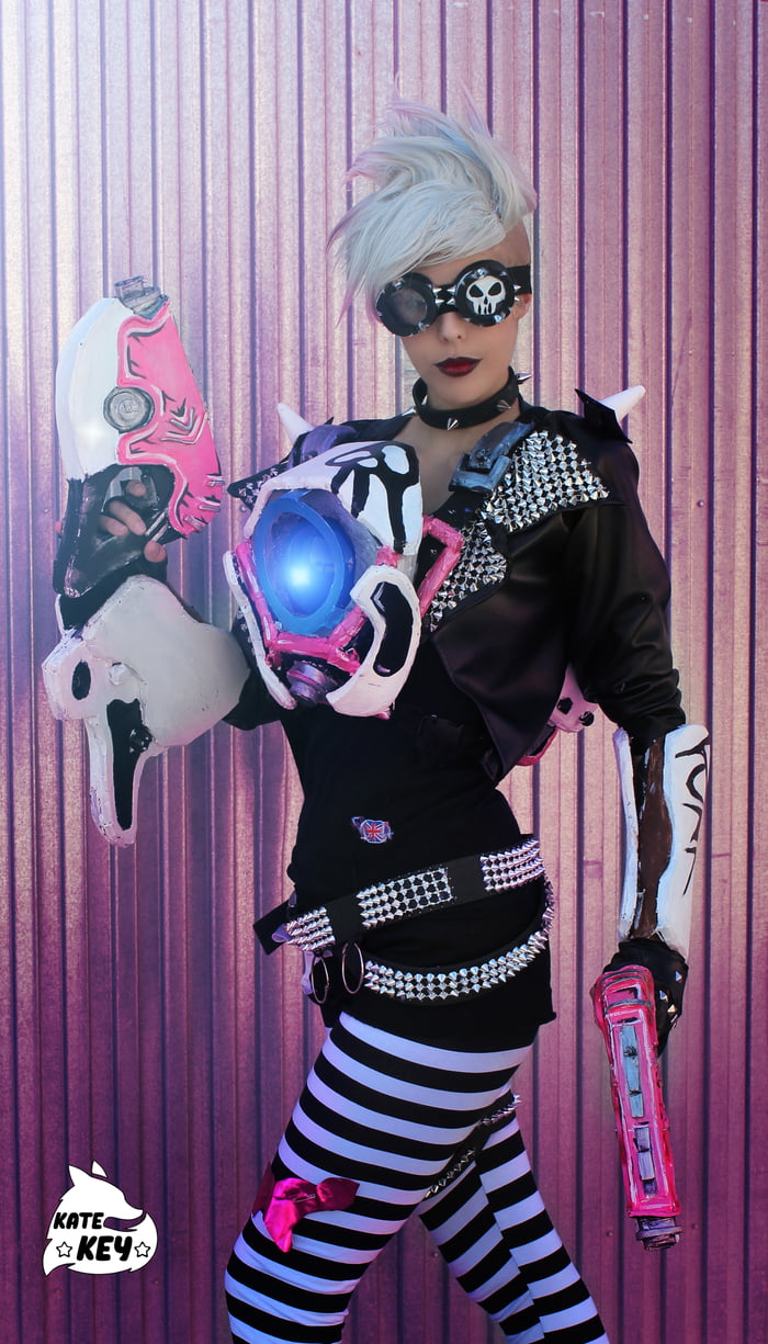 Ultraviolet Tracer from Overwatch by Kate Key - 9GAG
