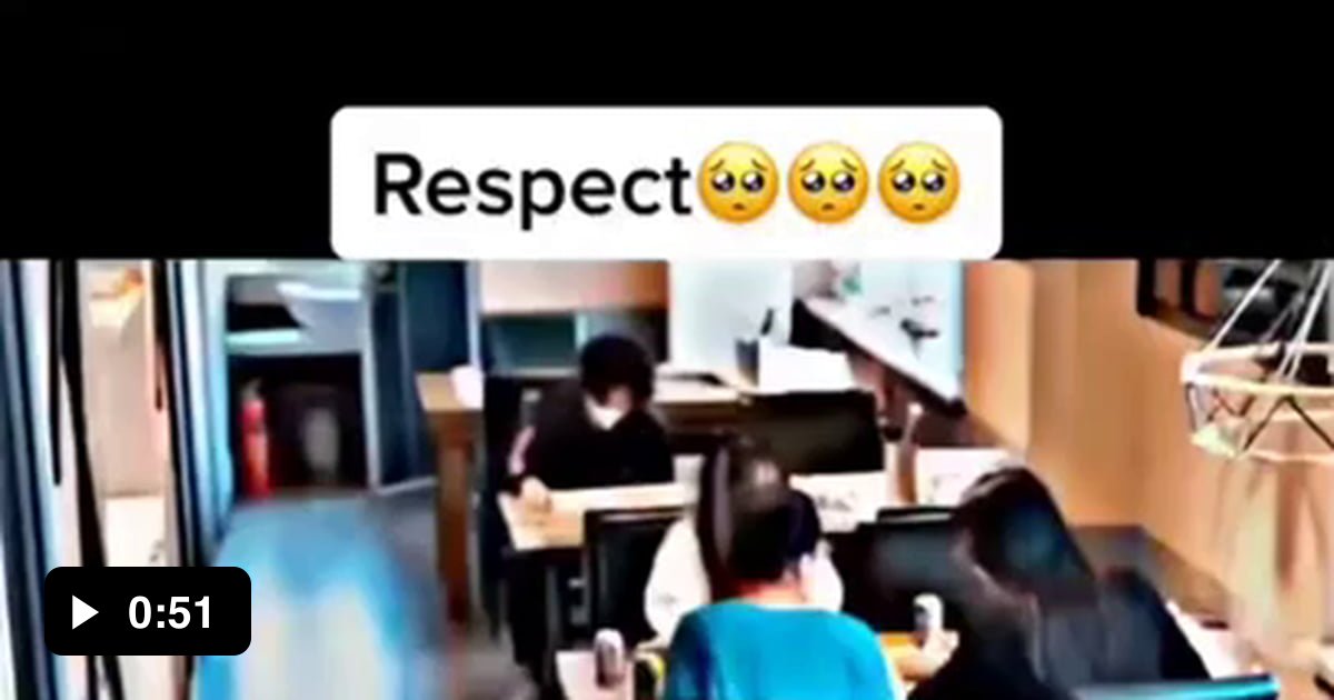 Manager defending a server - 9GAG