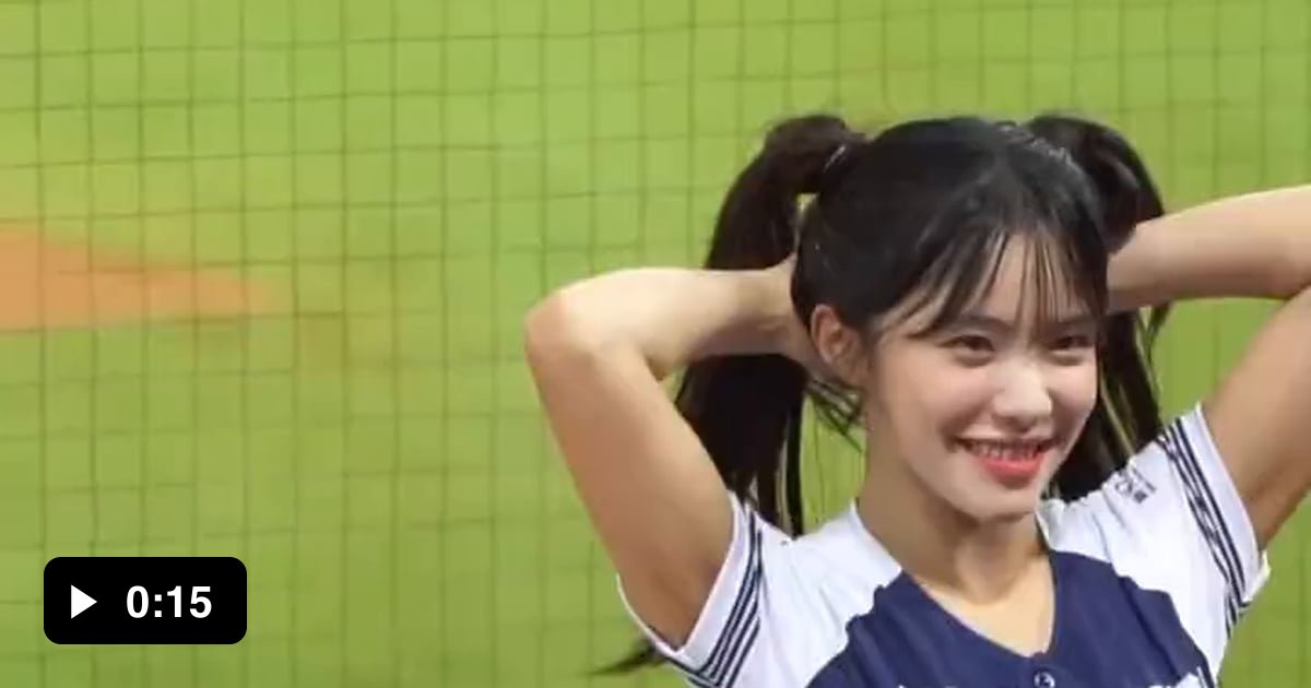 Korean cheerleaders are simply the best! - 9GAG