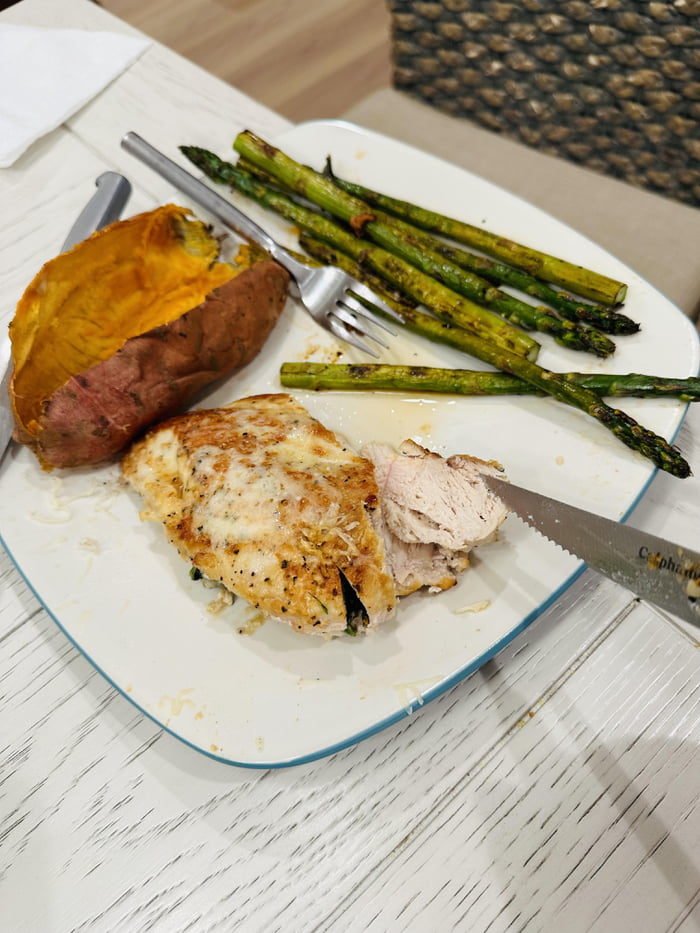 She wouldn’t eat her chicken because it is “pretty much raw.” - 9GAG