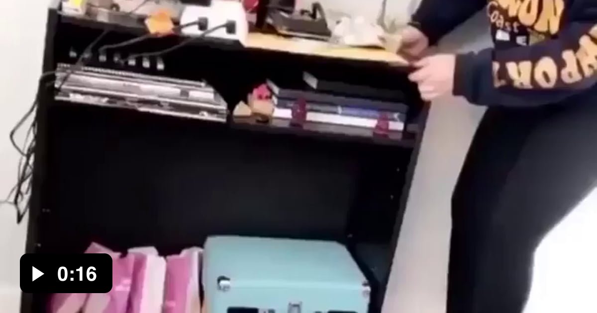 How to not moving a shelf, step 1 : be that girl - 9GAG
