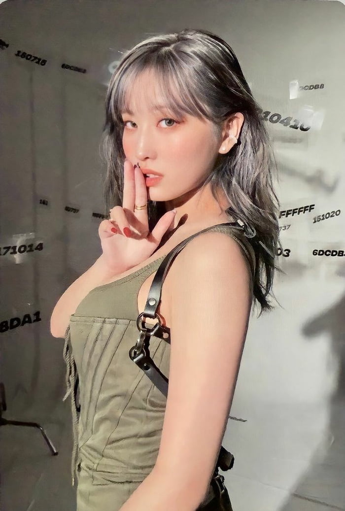 Momo - 9GAG