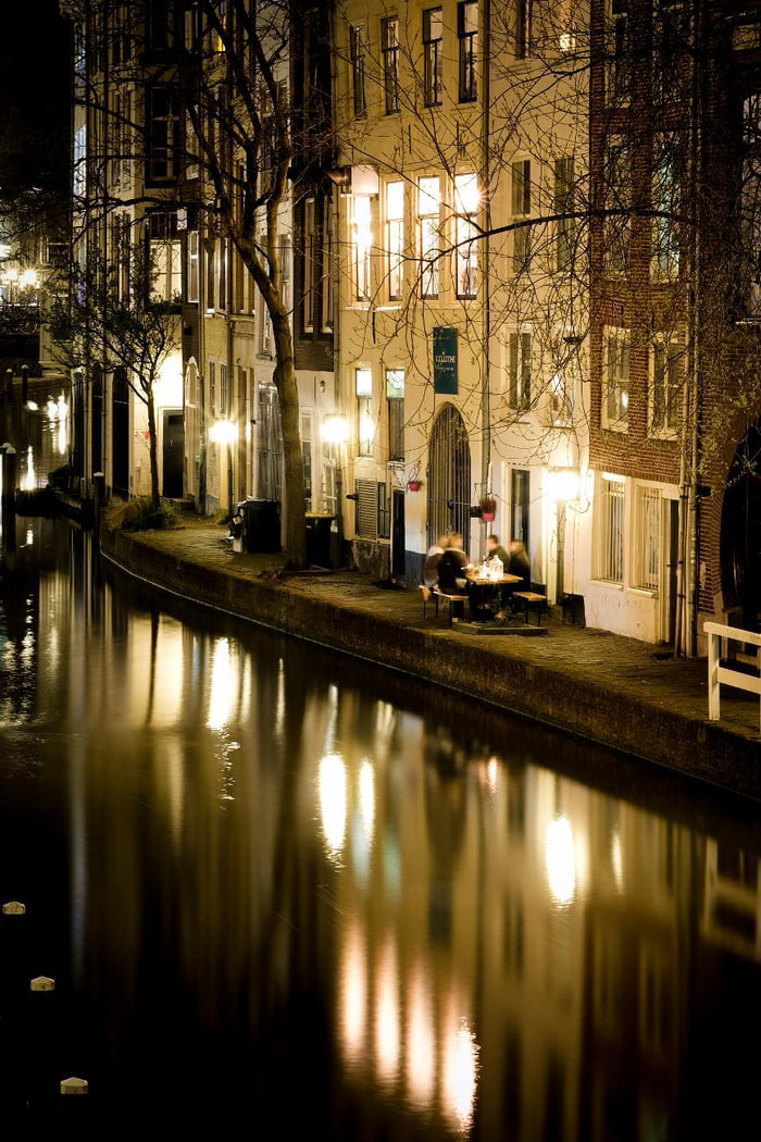 Late night drink at the Canals of Utrecht (the Netherlands) - 9GAG