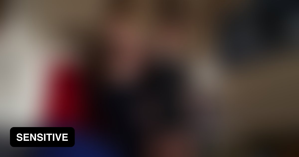 Emmy Rossum and Amy Smart in Shameless - 9GAG