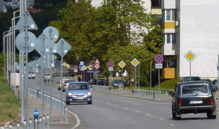 Bulgaria need more road signs! - 9GAG