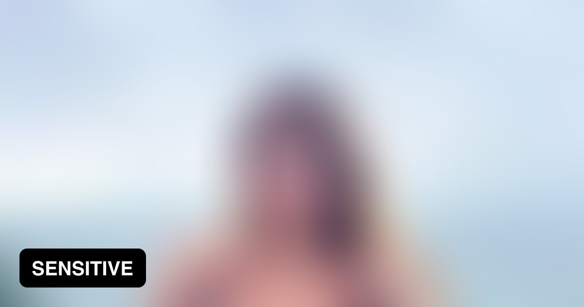 Tiny bikini for huge tits - 9GAG