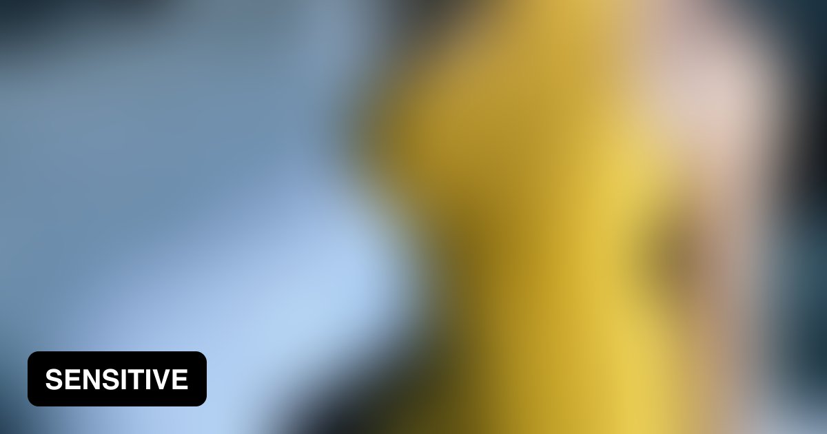 Sexy blonde, no bra 😀 - 9GAG