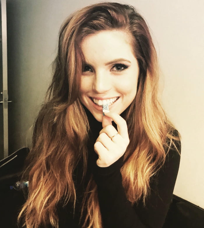 Sydney Sierota - 9GAG