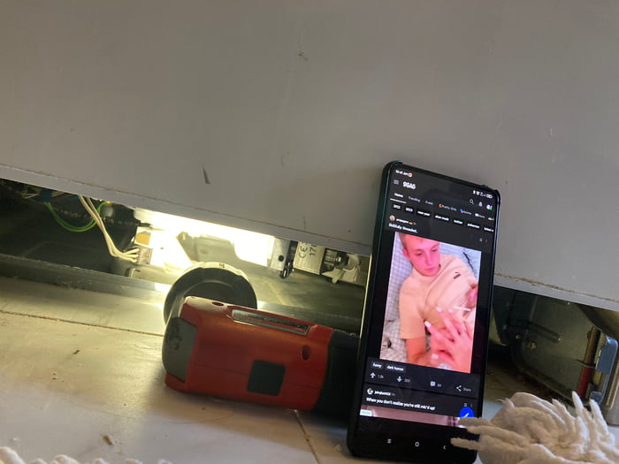 After pump exchange, waiting to see any leaks, checking 9Gag - 9GAG