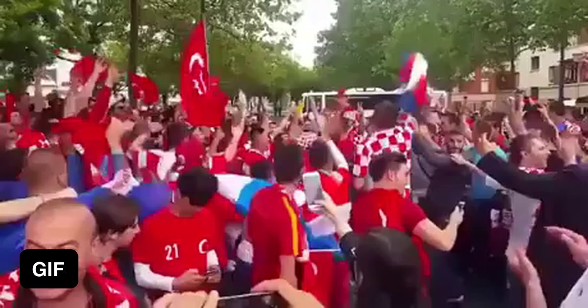 Brutal fight between Turkish and Croatian hooligans. There's no place ...