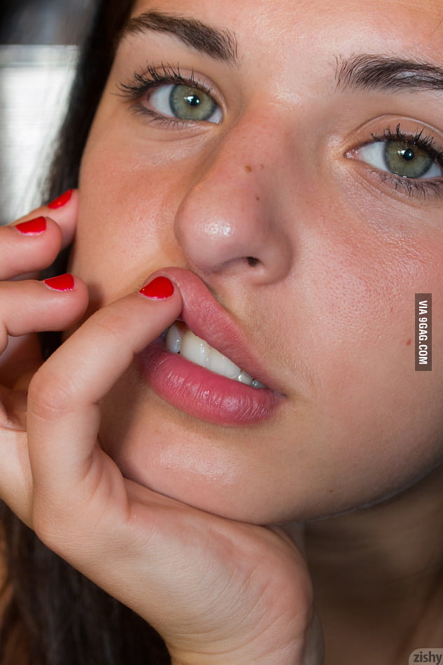 Leah Gotti. Yes she does. - 9GAG