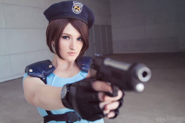 Holly Brooke as Jill Valentine - 9GAG