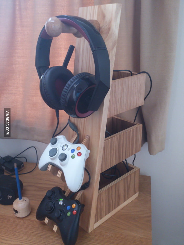 Awesome headset and controller rack - 9GAG