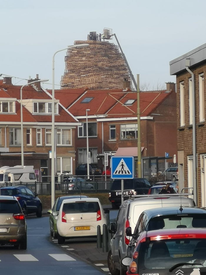 Bonfire preperation in The Netherlands. What could possibly go wrong ...