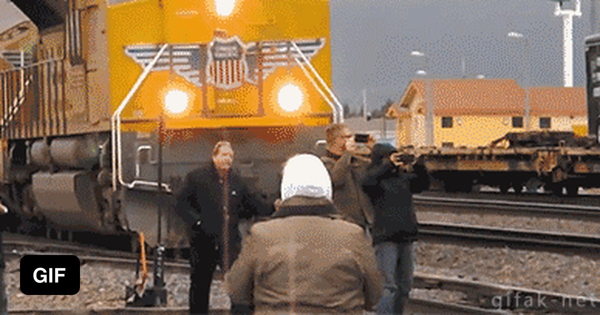 Close call with Train - 9GAG