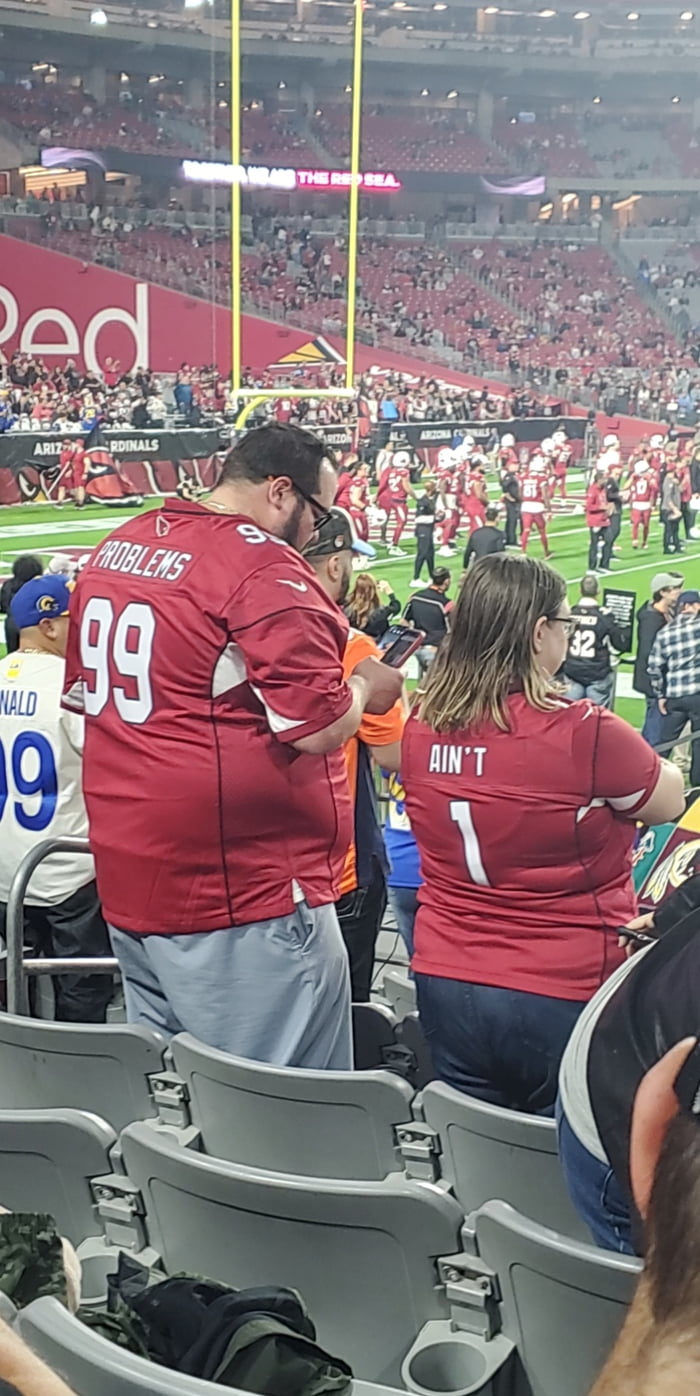 Saw this at the Cards game tonight...#relationshipgoals - 9GAG