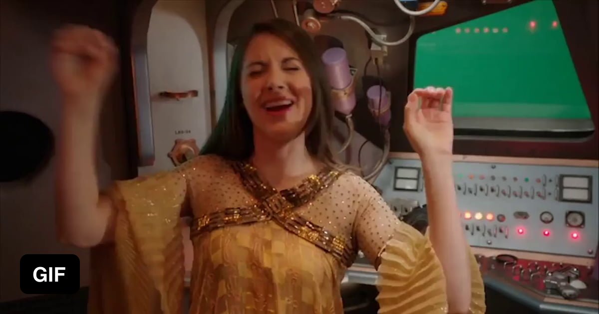 Alison Brie in Community - Season 3 Blooper - 9GAG