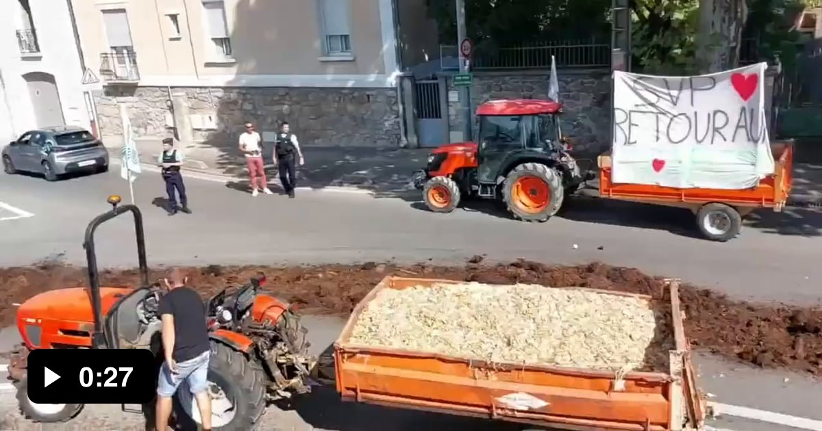 French farmers also rise up and dumped manure and stones near the ...