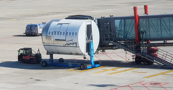 Boeing 0.747 The first Zero-Engine-Aircraft. - 9GAG