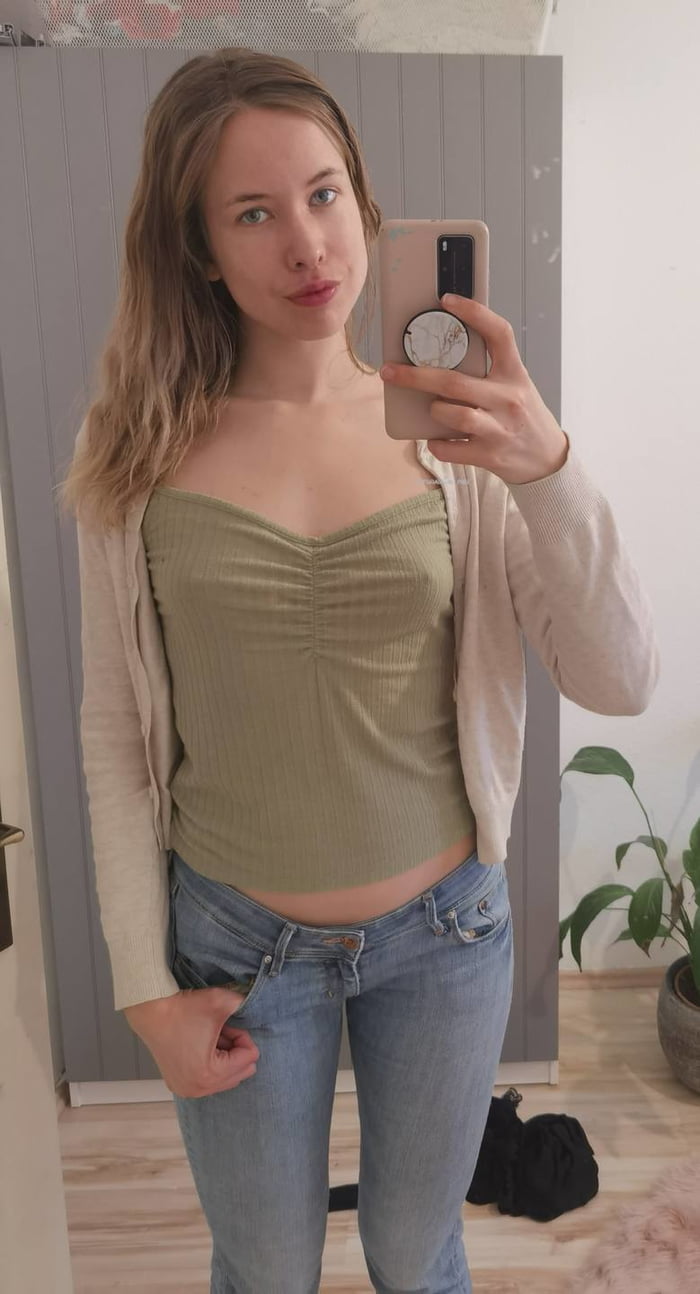 Just me in jeans and no bra - 9GAG