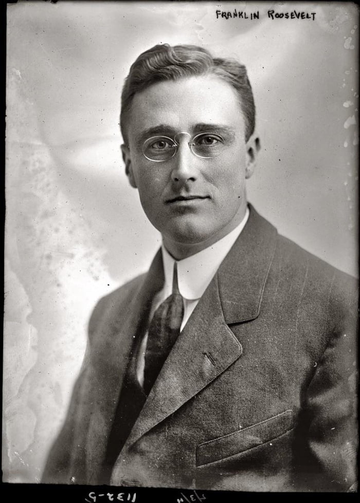 A young Franklin Delano Roosevelt wearing pince-nez, 1911 - 9GAG