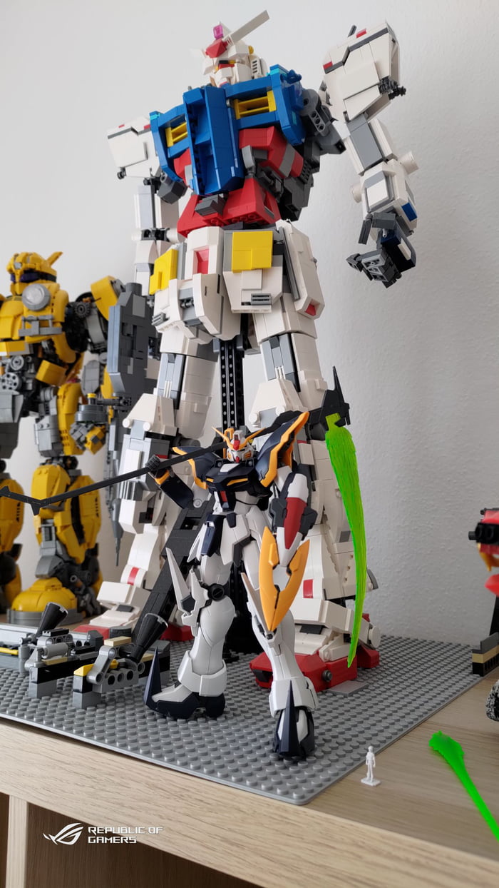 I always thought Gunpla were a bit bigger. But the Details are awsome ...