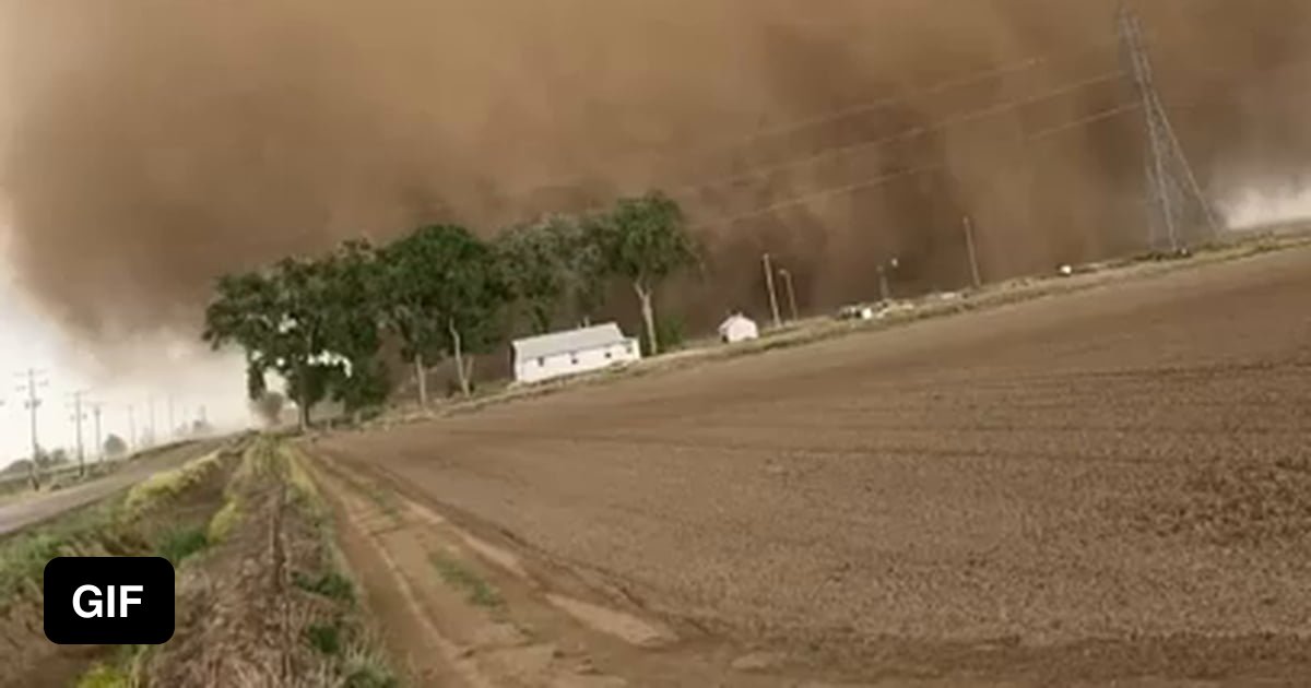 HUGE tornado - 9GAG