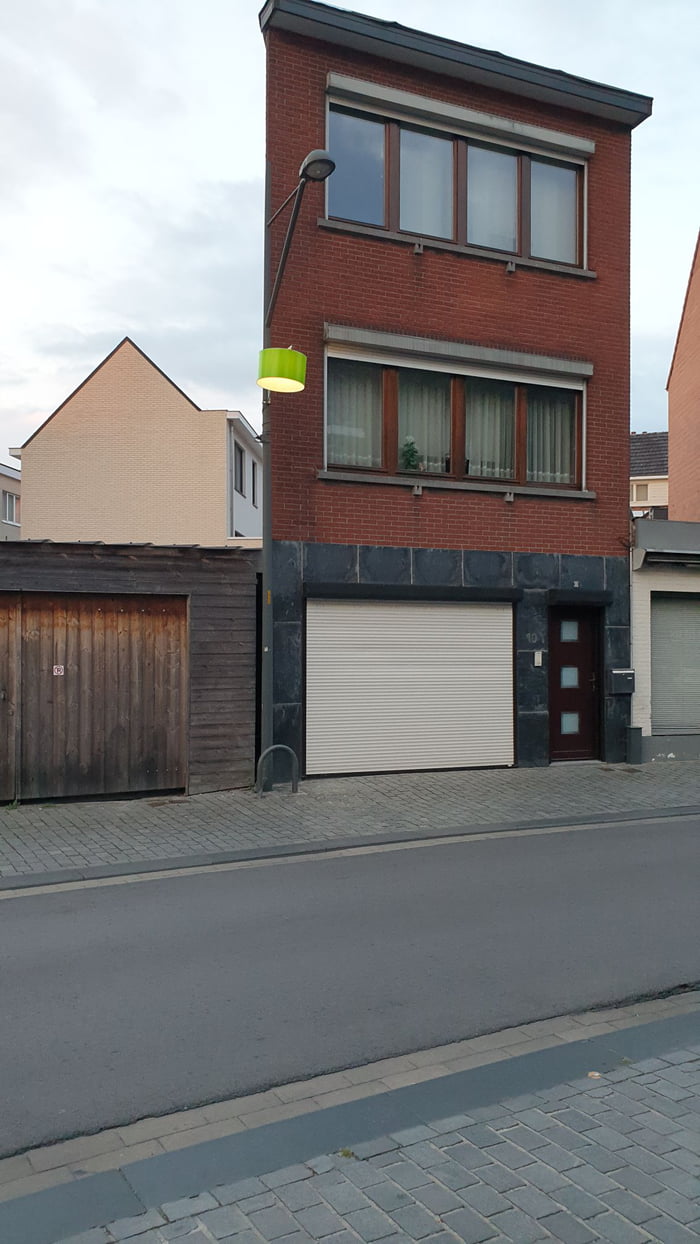 This 2-dimensional house - 9GAG