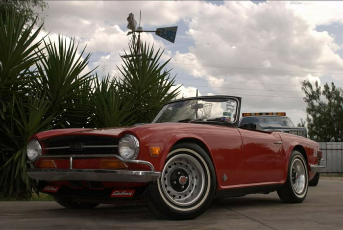 My dads 1971 Triumph TR6 400 small block chevy engine swap. - 9GAG