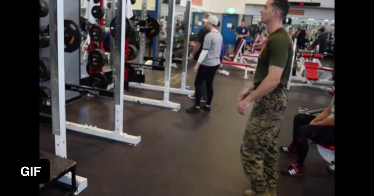 One of the hardest pull-ups made by an American soldier - 9GAG