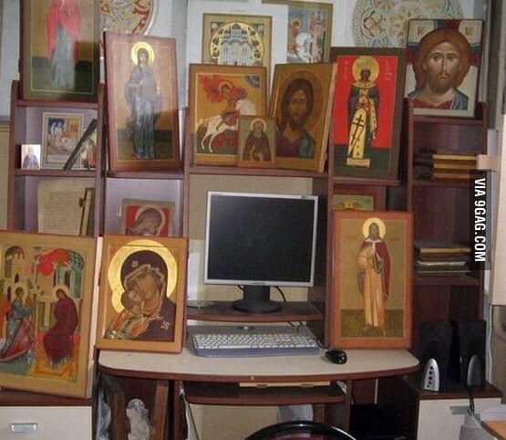 Too many icons on the desktop - 9GAG